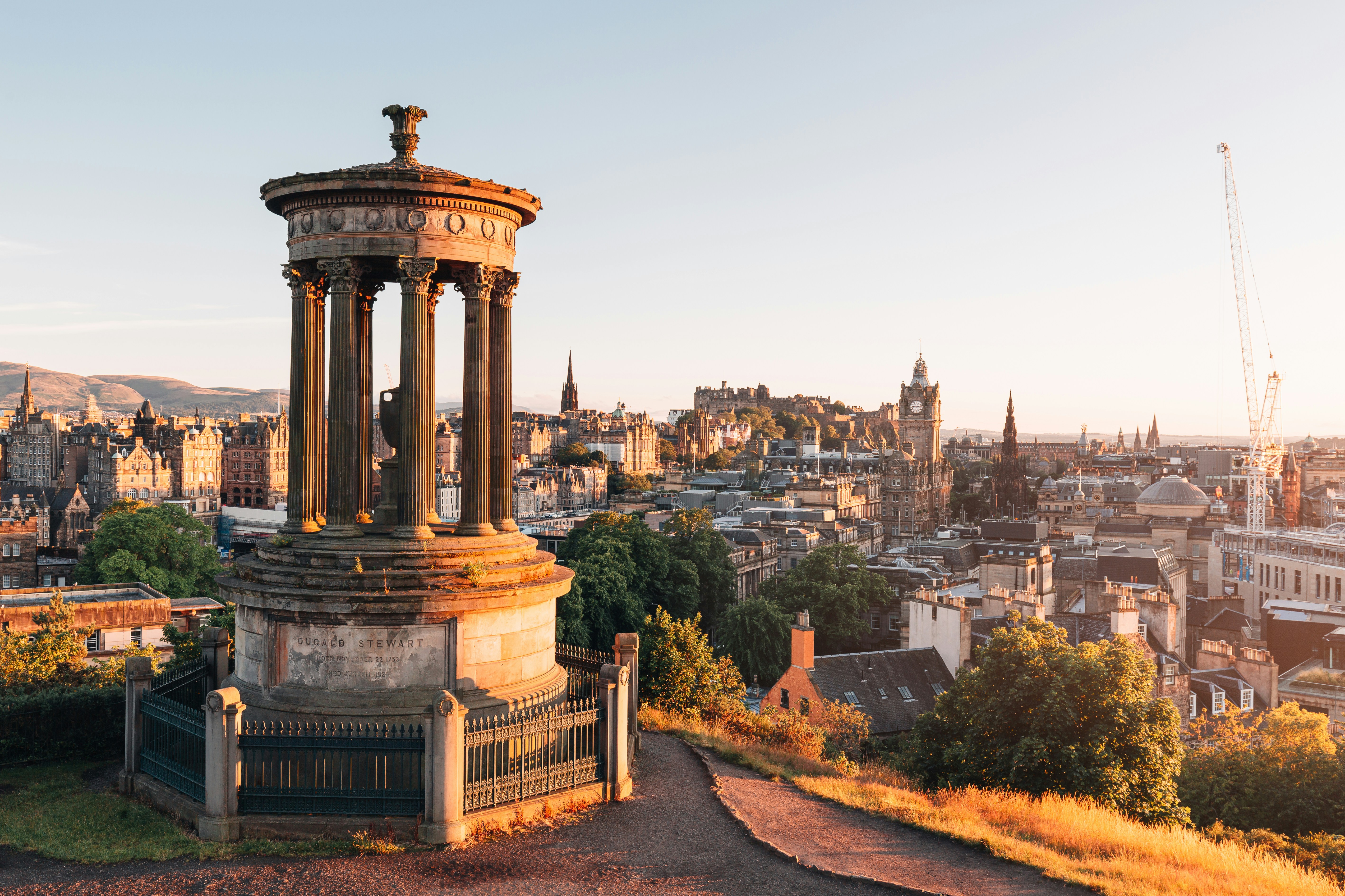 Why Edinburgh is a Great Place to Buy Property? - estateagentpower.com